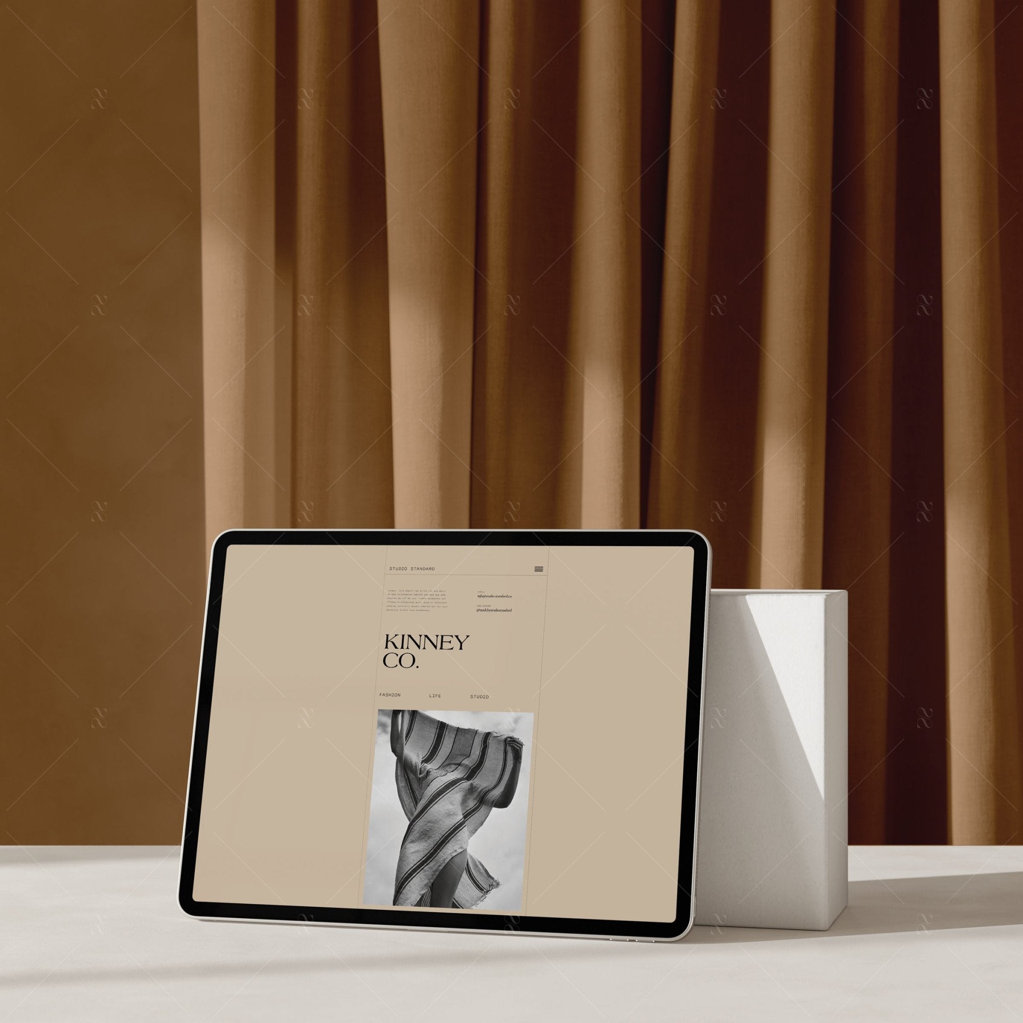 Tablet-012 | Mock-up | Studio Standard